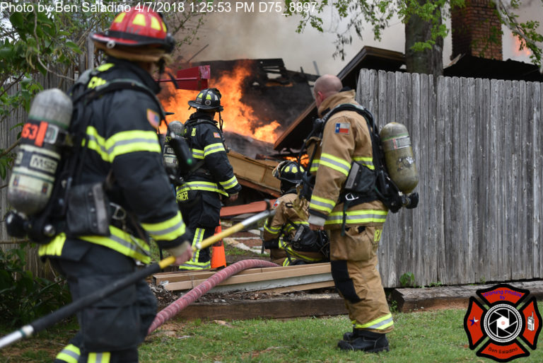 Sunday Morning House Fire in Hurst – Working Photos by Ben Saladino