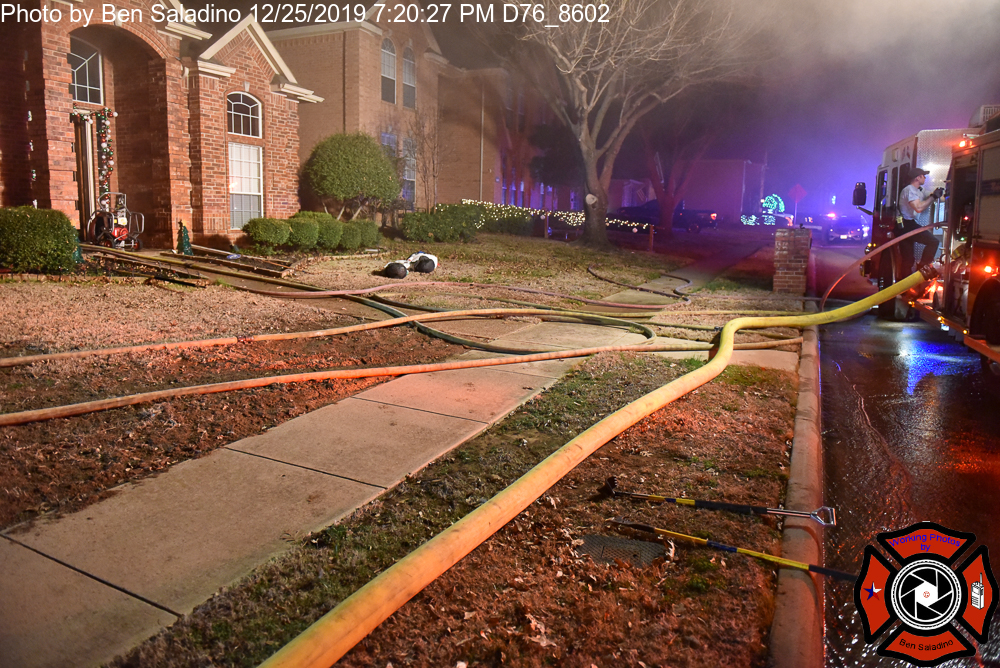 Christmas Fire in Hurst – Working Photos by Ben Saladino